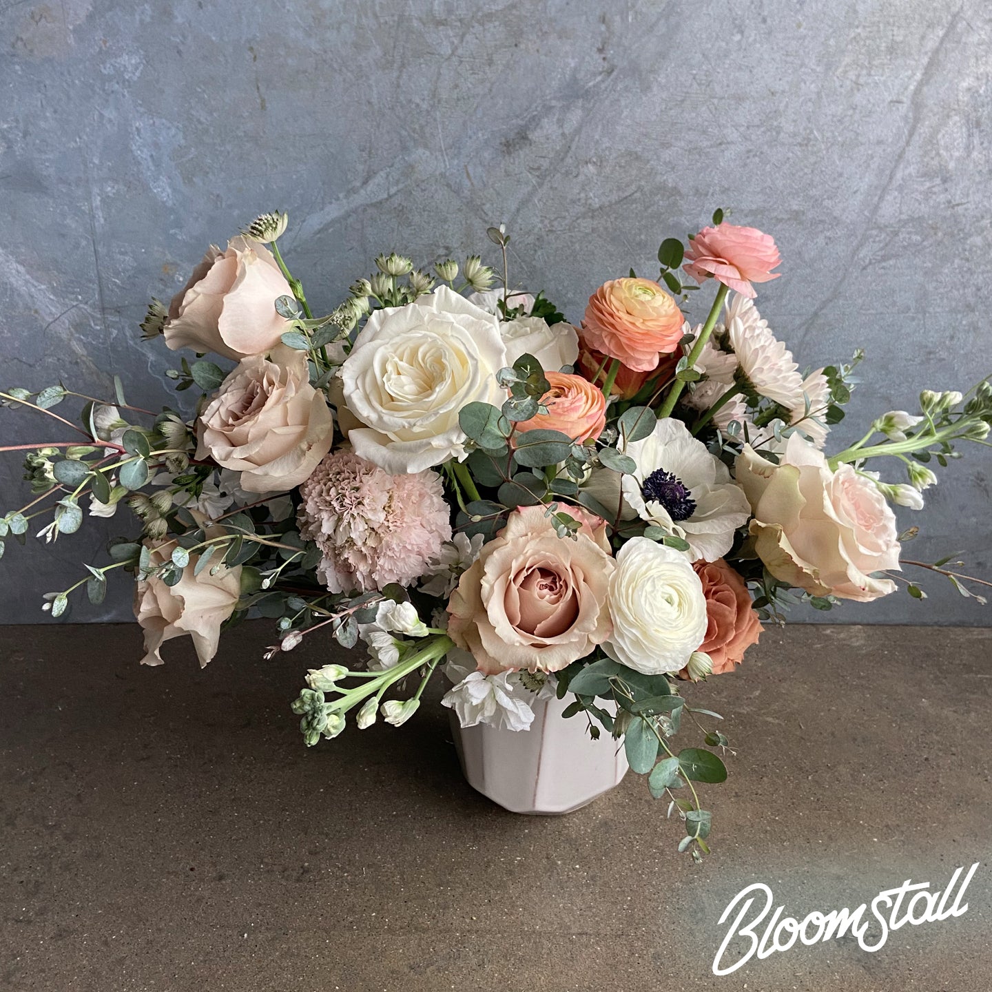 Fresh Rose Flowers Arrangement